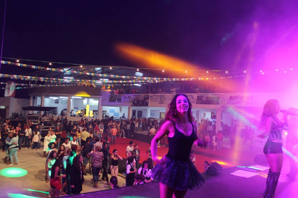 Banda Republika, Norte, Palco, Grupo Republika, Contactos